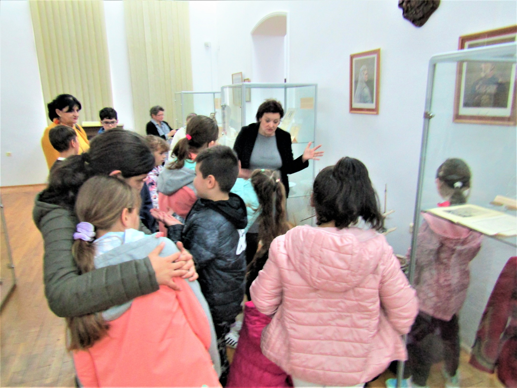 VIZITATORI din Brăila și SUA, la sediul Muzeului Brăilei „Carol I ...