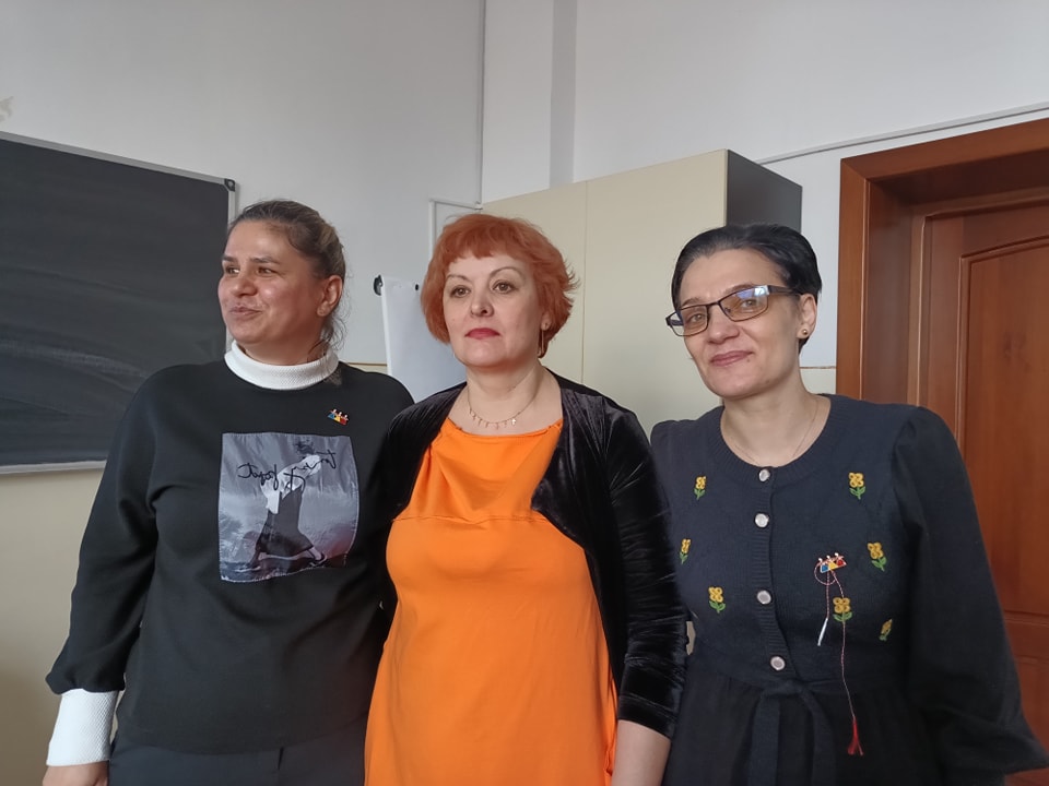 „FEMEIA ÎNTRE TRADIȚIE ȘI MODERNITATE”, masă rotundă, la Liceul ...