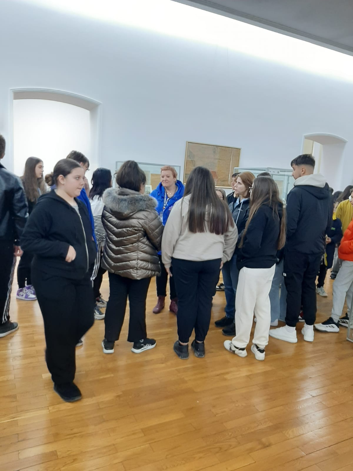 VIZITATORI din Hârșova, la sediul Muzeului Brăilei „Carol I ...